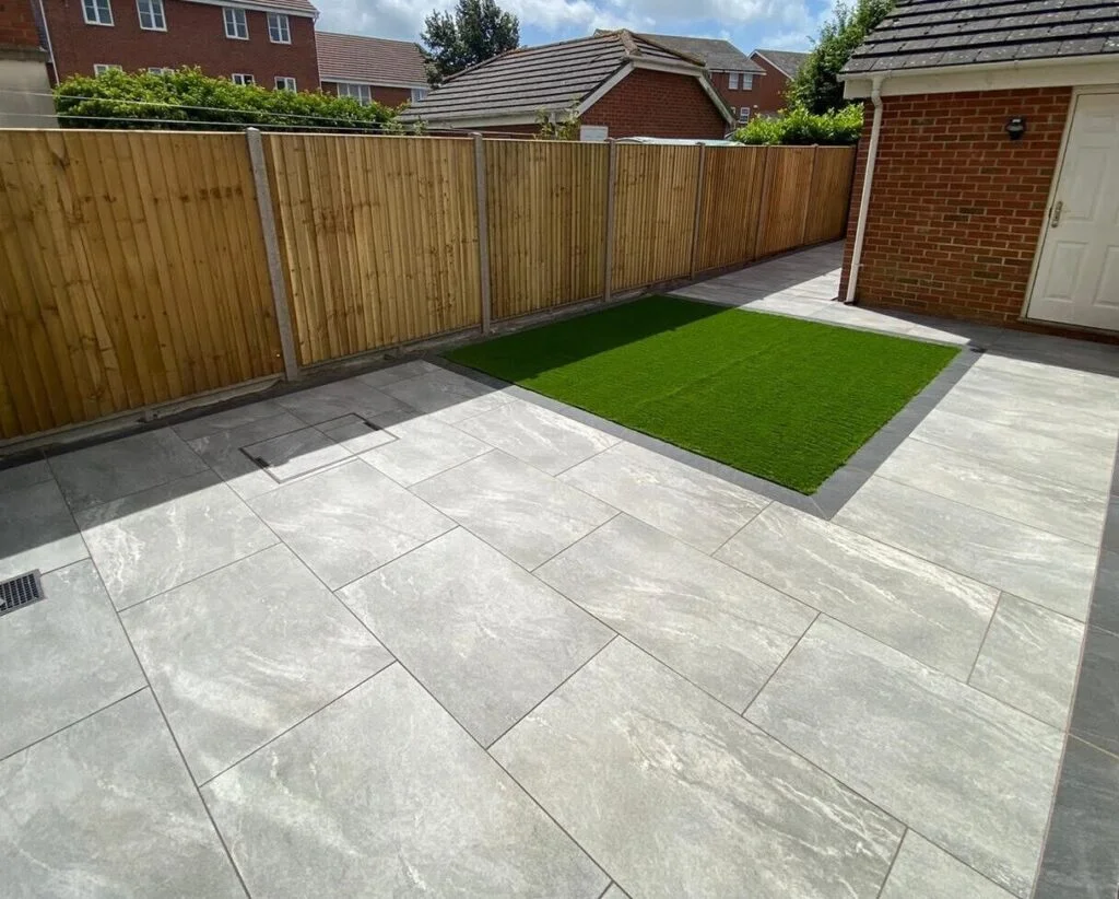 Transform Your Outdoor Spaces: The Benefits of Porcelain Tiles for Paving